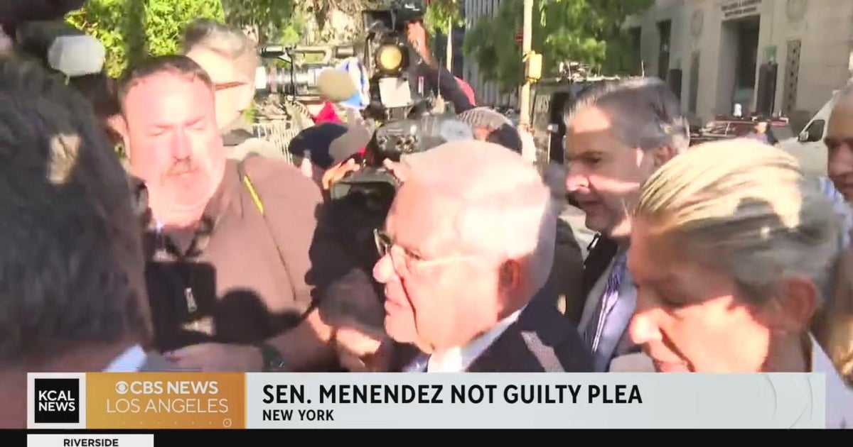 Sen. Menendez enters not guilty plea - CBS Los Angeles