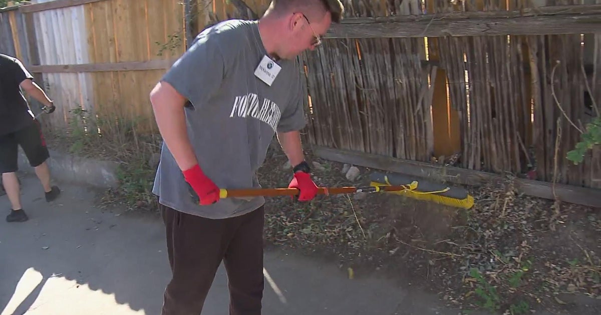 Denver Police Department recruits get out into the community - CBS Colorado