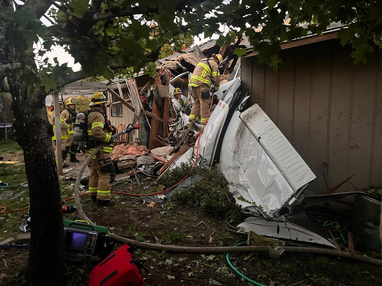 Dramatic video shows plane moments before it crashed into Oregon home ...