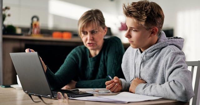 How to talk to kids about war - CBS News