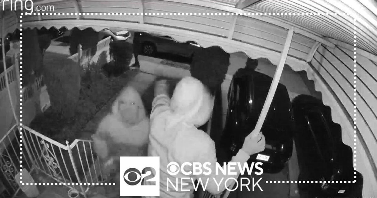 Caught on video: Suspects in Queens home invasion, shooting - CBS New York