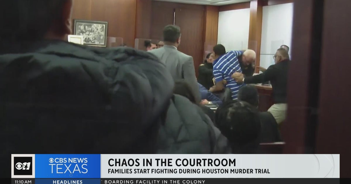 Fight breaks out in Houston courtroom - CBS Texas