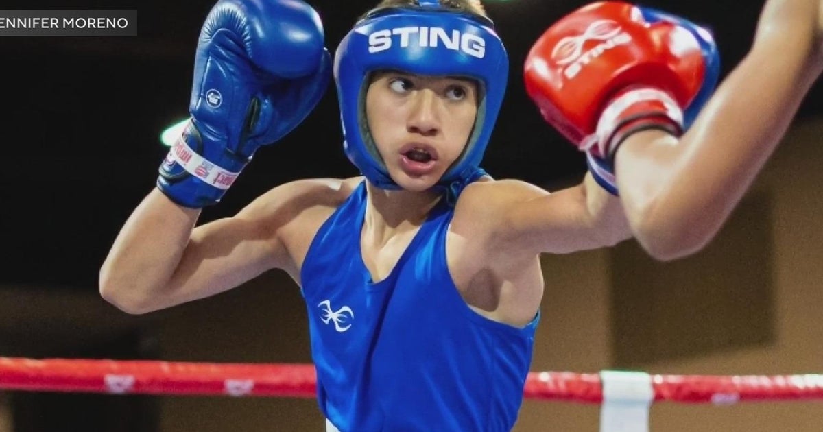 Chicago teen fights his way to the top of youth boxing - CBS Chicago