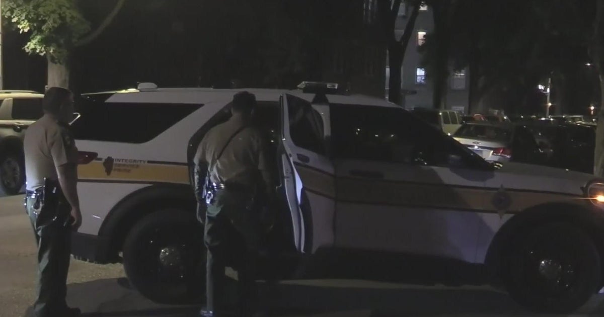 Suspect arrested following police chase on Chicago's South Side - CBS ...