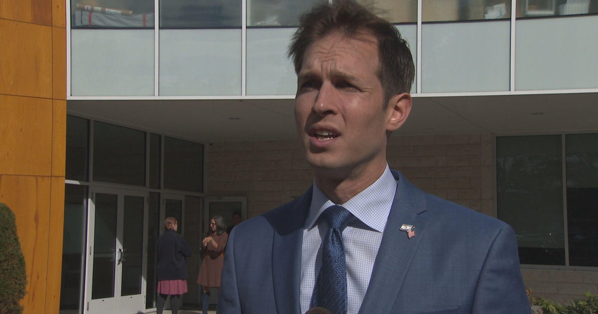 Rep. Jake Auchincloss offers support and sympathy at Temple Beth Shalom ...