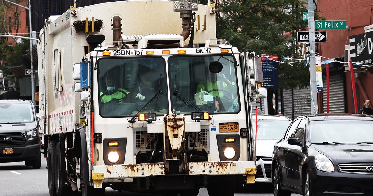 New York City reaches new contract with sanitation workers - CBS New York