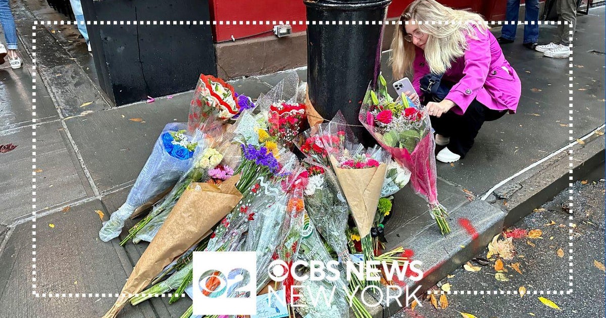 Tribute to Matthew Perry grows outside "Friends" building in NYC - CBS ...