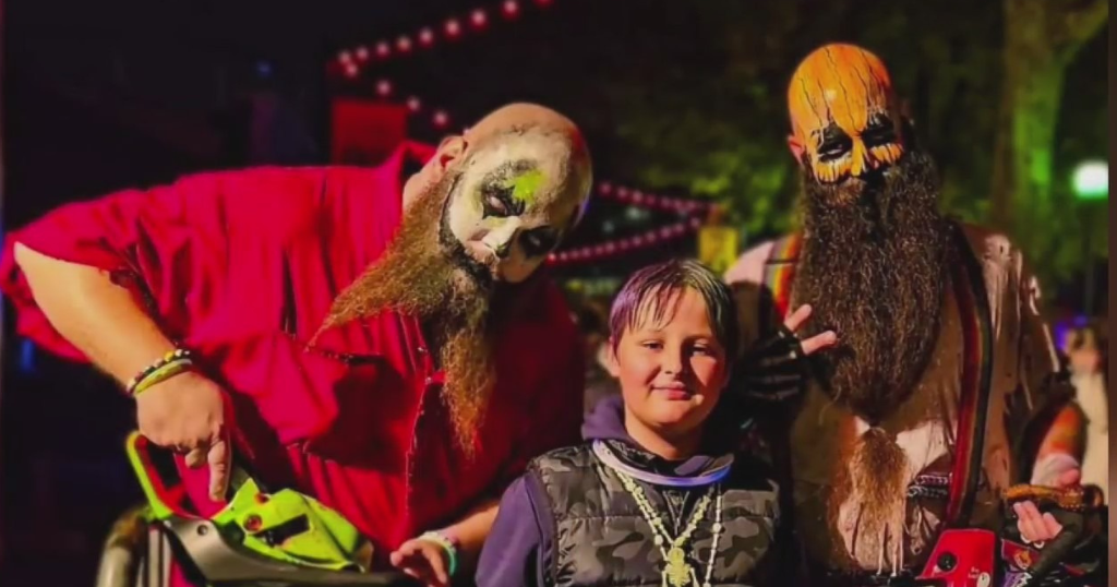 Kennywood Phantom Fall Fest actors give prop chainsaw to their biggest ...