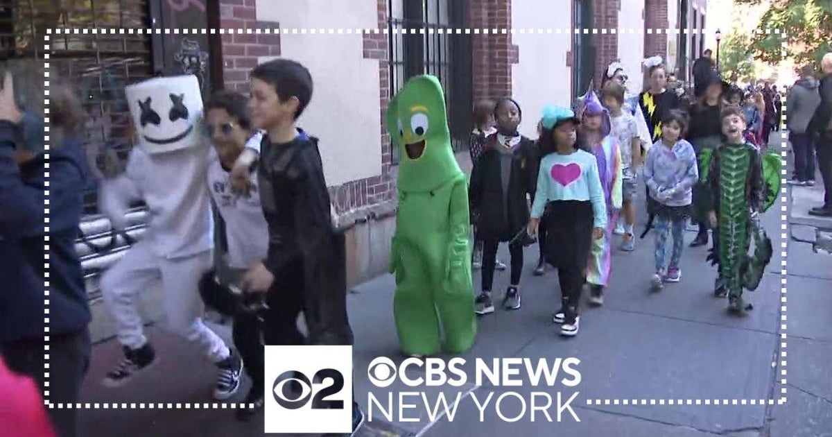 Kids excited for Halloween - CBS New York