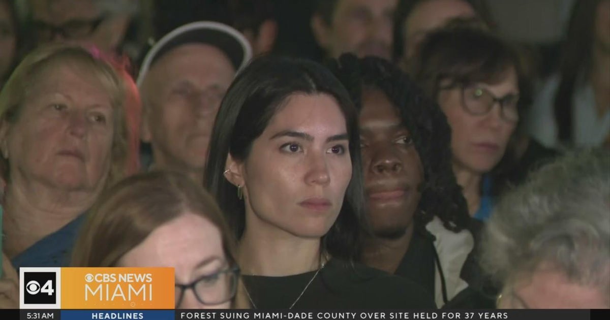 South Florida's Jewish community gathers to mark Kristallnacht - CBS Miami