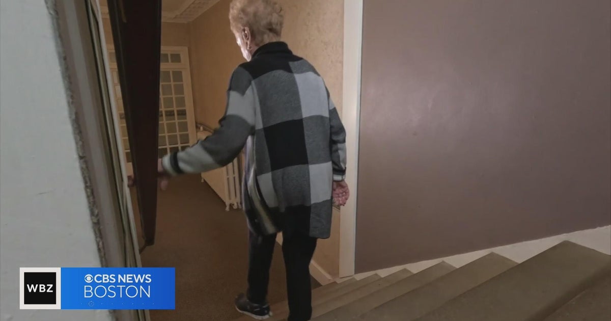 Broken elevator leaves 88-year-old mother climbing stairs to daughter's ...