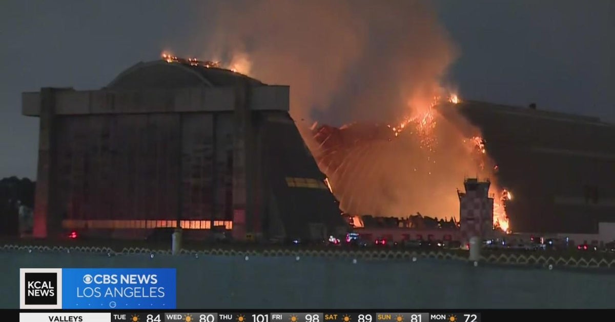 Inferno continues to burn at iconic WWII blimp hangar in Tustin - CBS ...