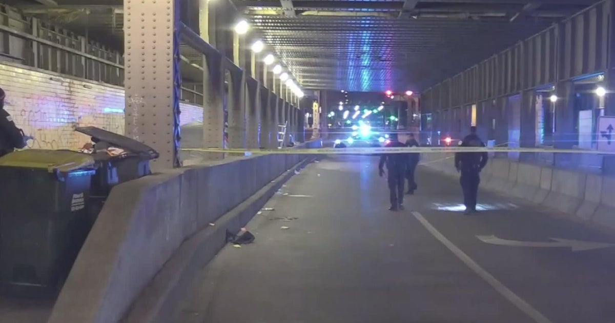 Chicago shooting: Man shot in leg in West Loop - CBS Chicago