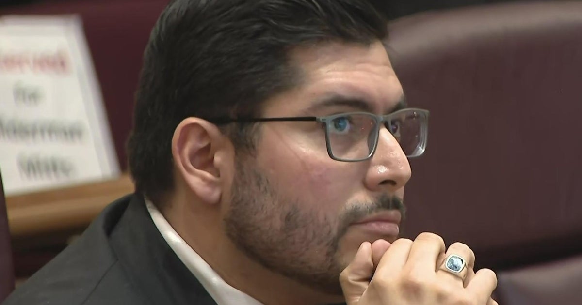 Ald. Carlos Ramirez-Rosa (35th) narrowly escapes censure from peers - CBS Chicago