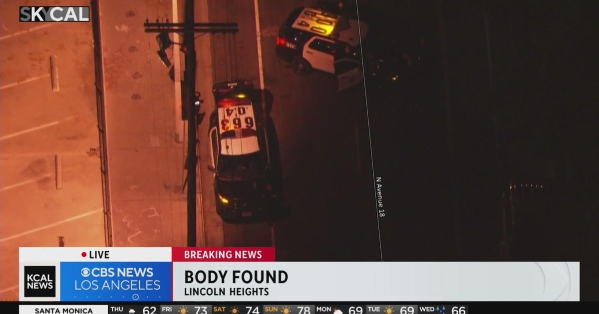 Authorities find dead body in charred car Lincoln Heights - CBS Los Angeles