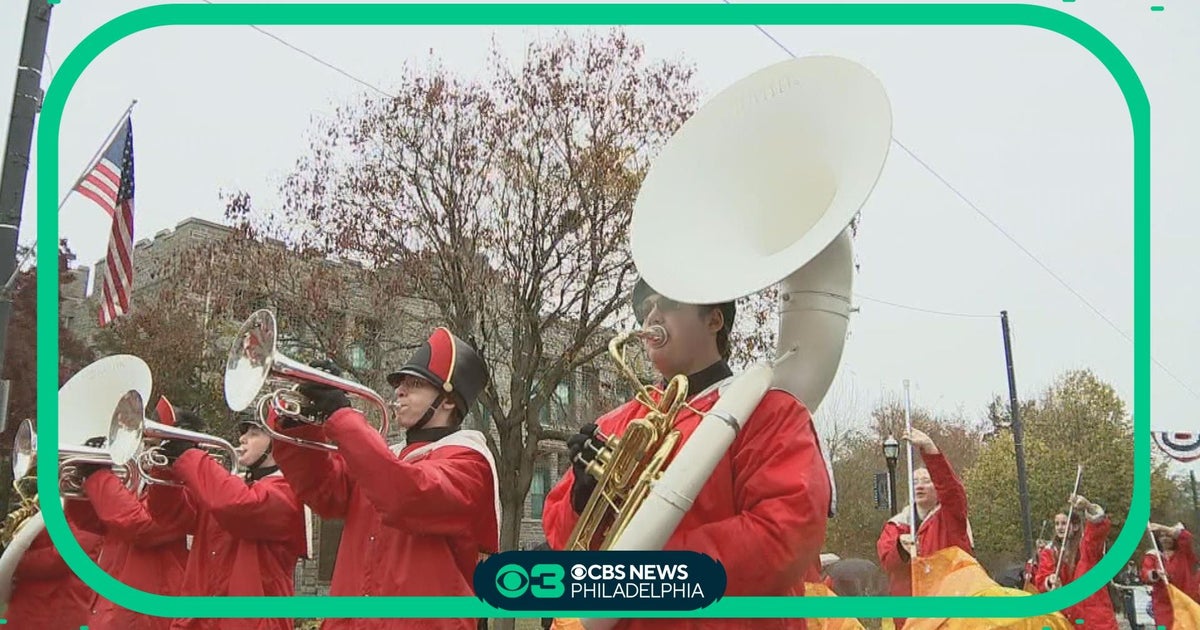 Media residents brave wet weather for annual Veterans Day parade - CBS ...