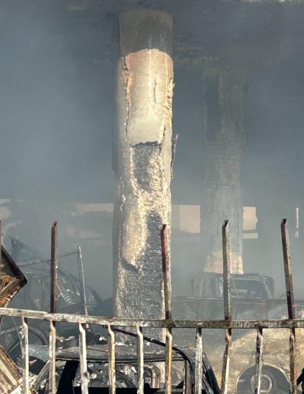 Massive downtown LA pallet fire shuts down 10 Freeway interchange - CBS ...