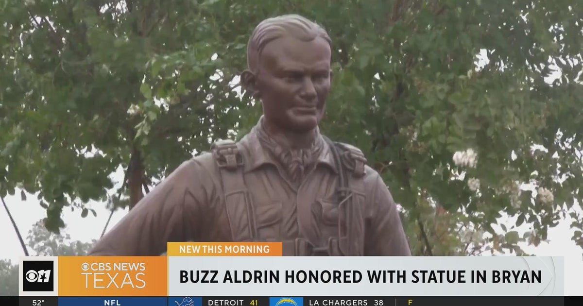 Buzz Aldrin honored with statue in Bryan - CBS Texas