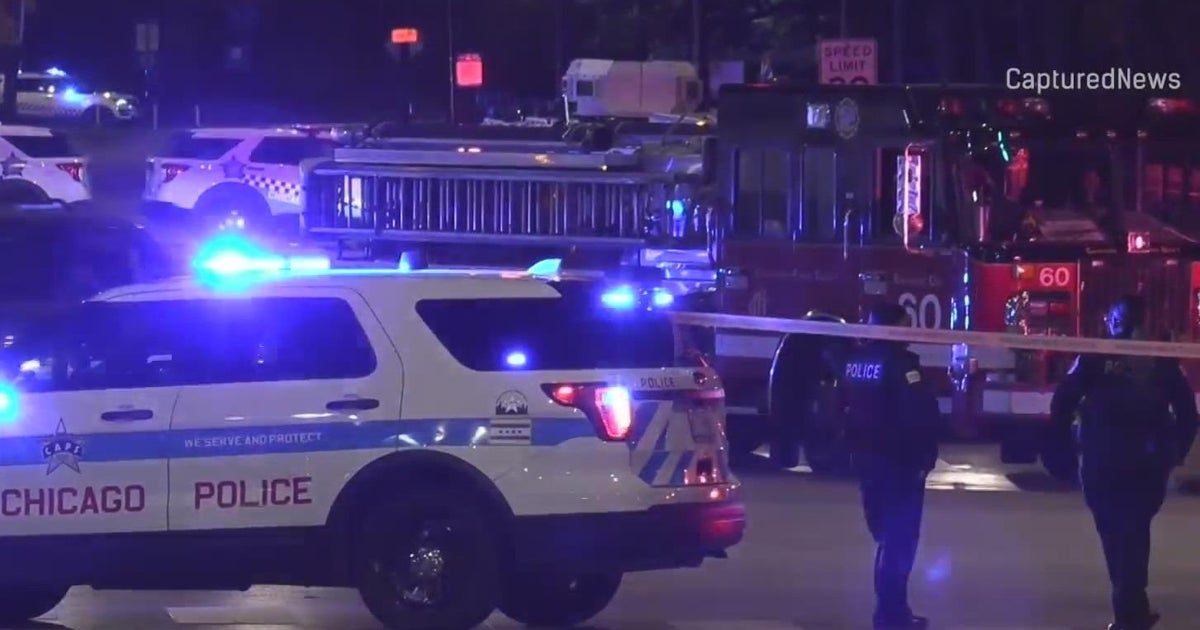 Man tries to set fire in Chicago high-rise hallway - CBS Chicago