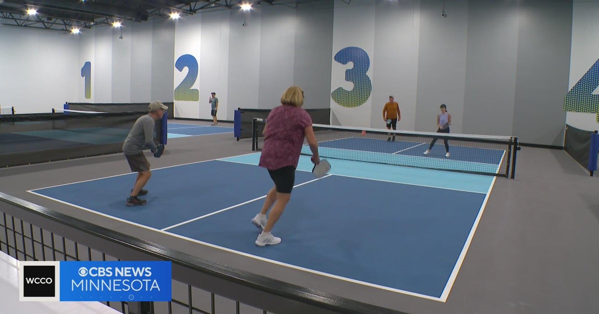 Pickleball is the hot new thing at Roseville’s Smash Park - CBS Minnesota