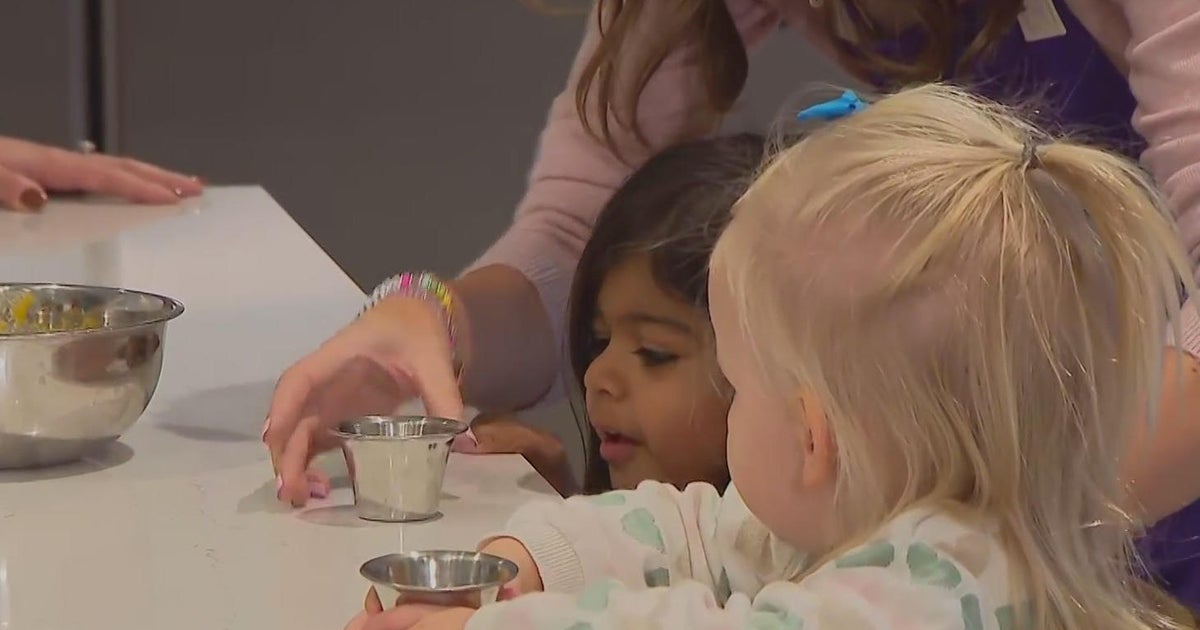 Junior Chefs Kitchen gets kids interested in their nutrition - CBS Chicago