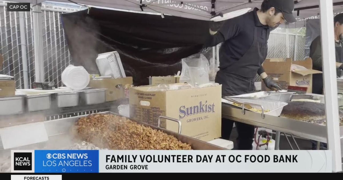 Volunteers put together thousands of meals at the OC Food Bank - CBS ...