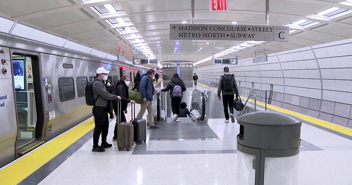 MTA announces upgraded cell service at 3 LIRR stations - CBS New York