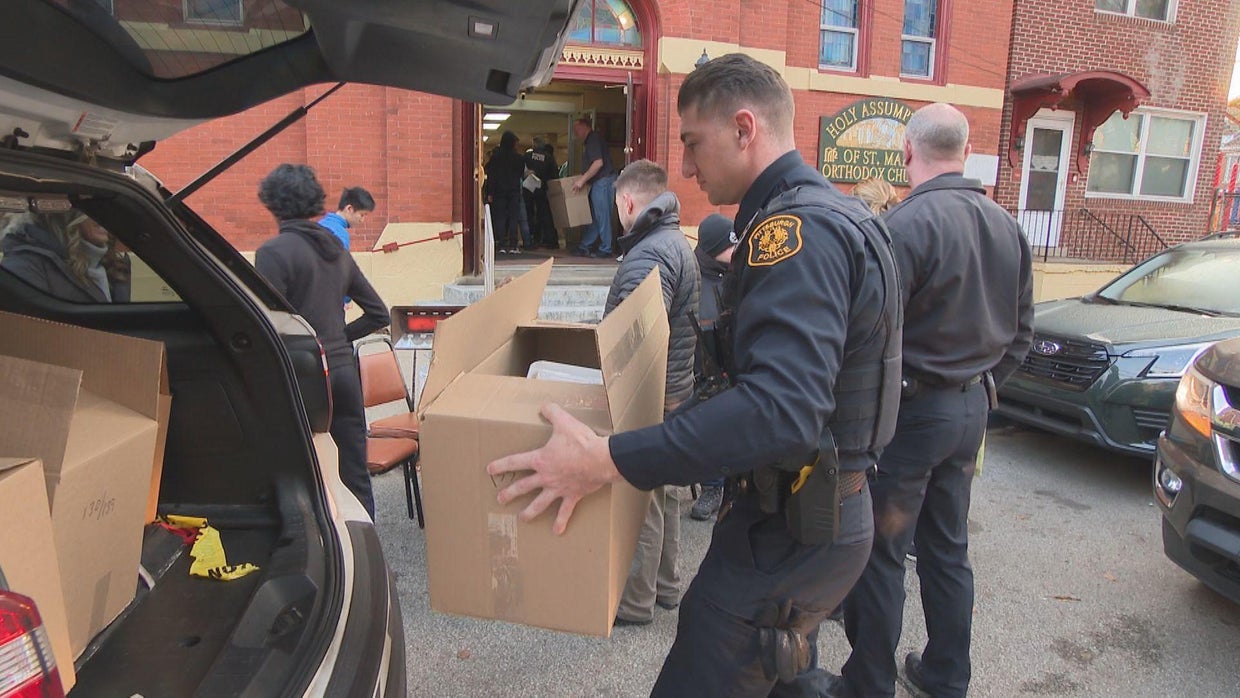 Pittsburgh Police officers deliver over 4,000 Thanksgiving meals with ...