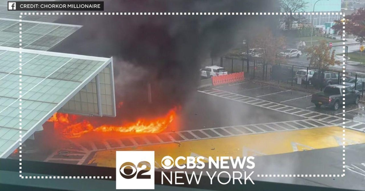 Deadly crash & explosion shuts down traffic at U.S.-Canada border ...