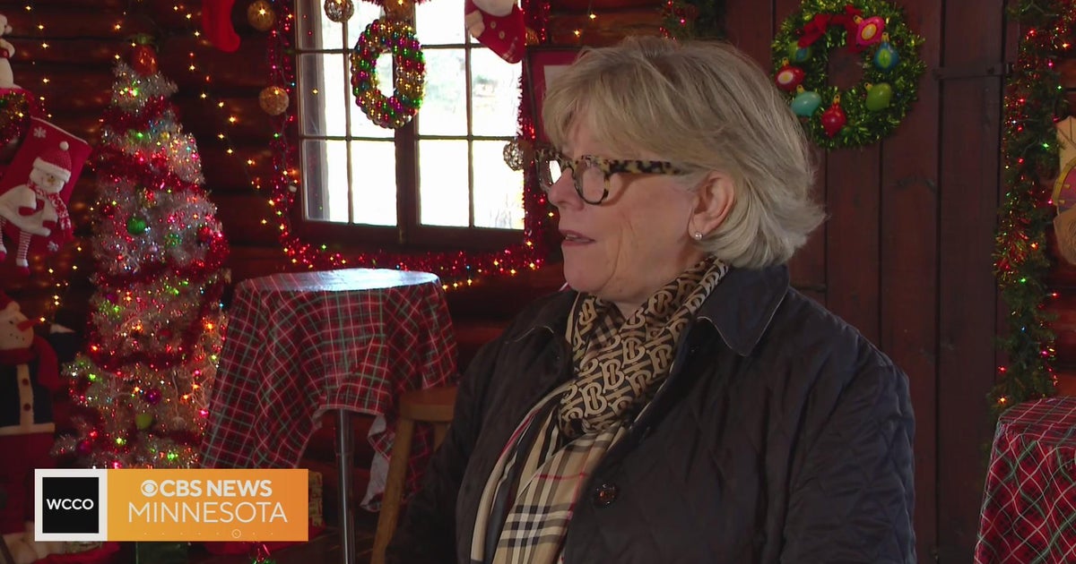 Christmas cocktail bar The Jingle Bar serves up holiday nostalgia - CBS ...