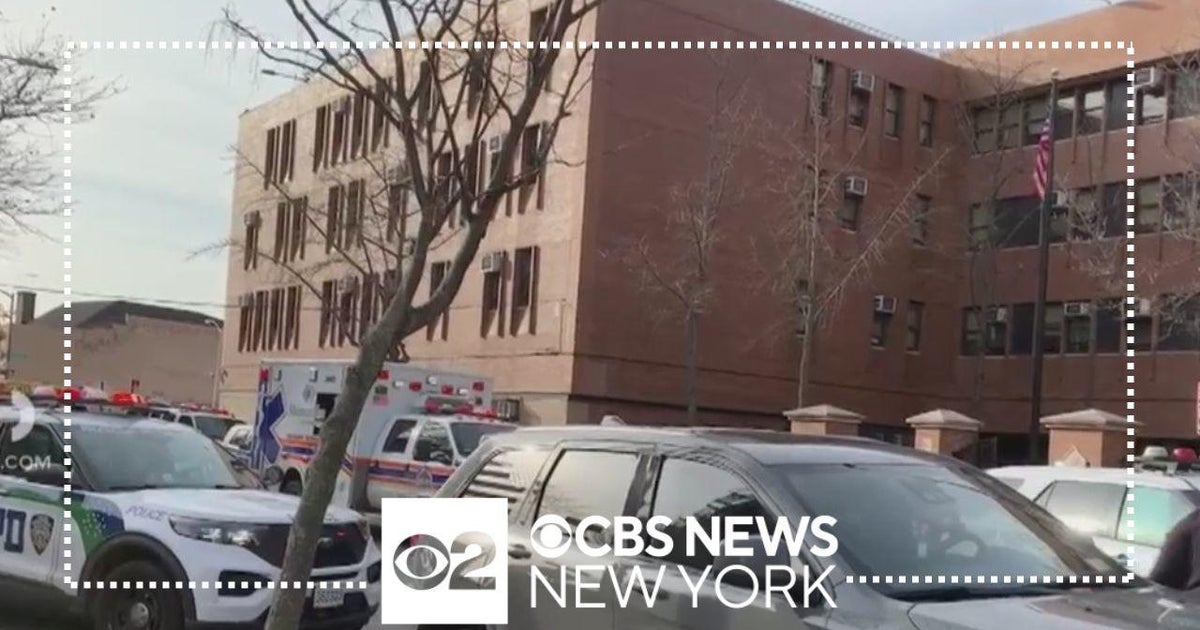 Student stabbed at Edward R. Murrow High School in Brooklyn - CBS New York
