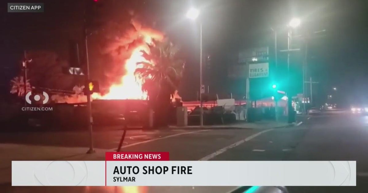 Flames break out at an auto shop in Sylmar - CBS Los Angeles