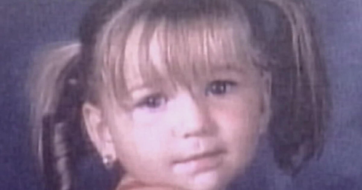 Man who admitted to murder of Riley Fox dies in prison - CBS Chicago