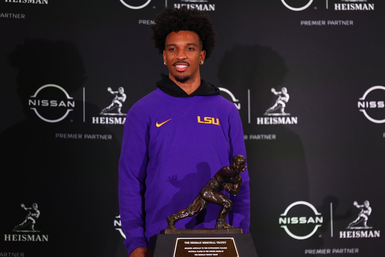 LSU QB Jayden Daniels wins Heisman Trophy despite team's struggles - CBS News