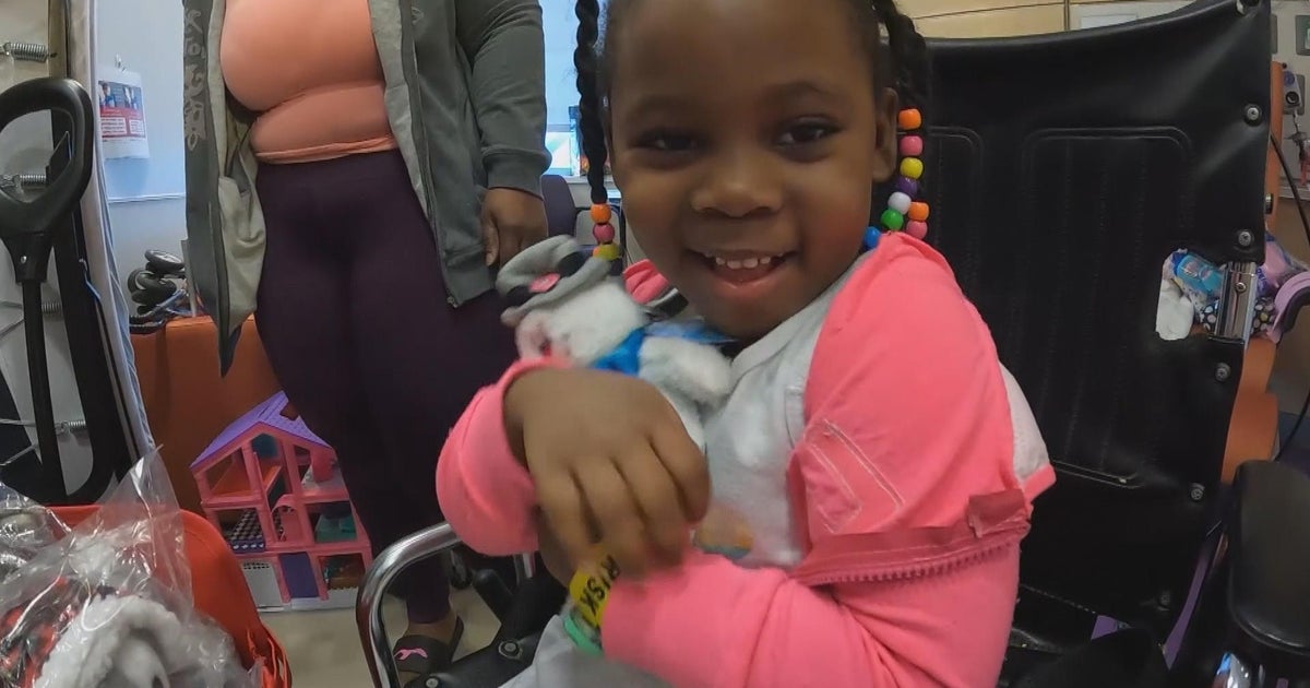 Eagles superfan Giovanni Hamilton gives back to Nemours, Indy hospital ...