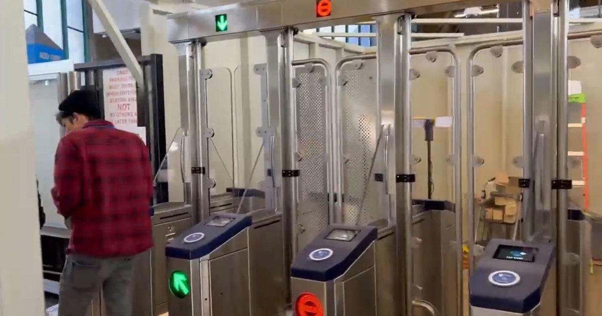 BART's new fare gate installation begins at West Oakland station - CBS ...