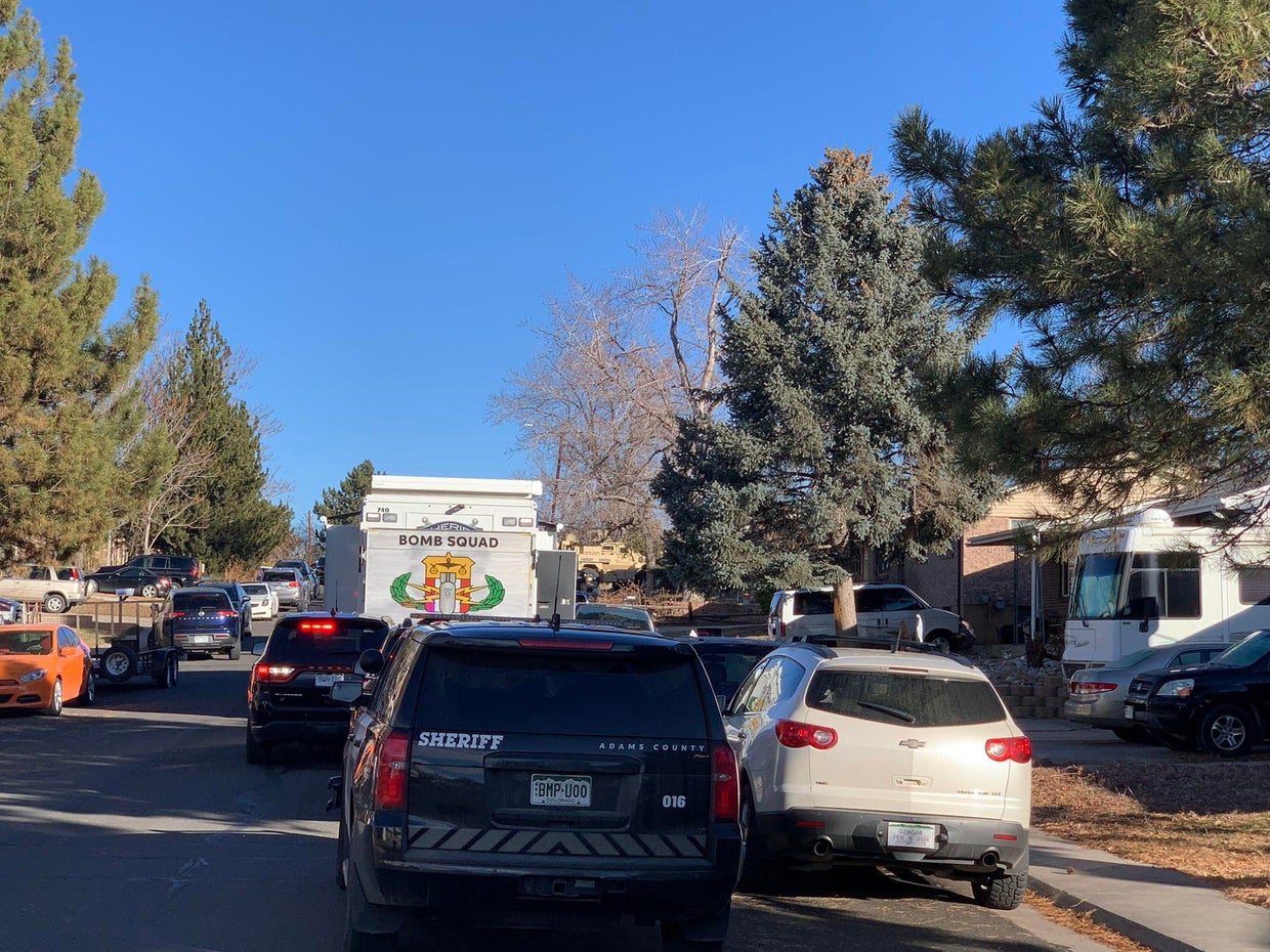 SWAT responds to possible hostage situation in north Denver - CBS Colorado