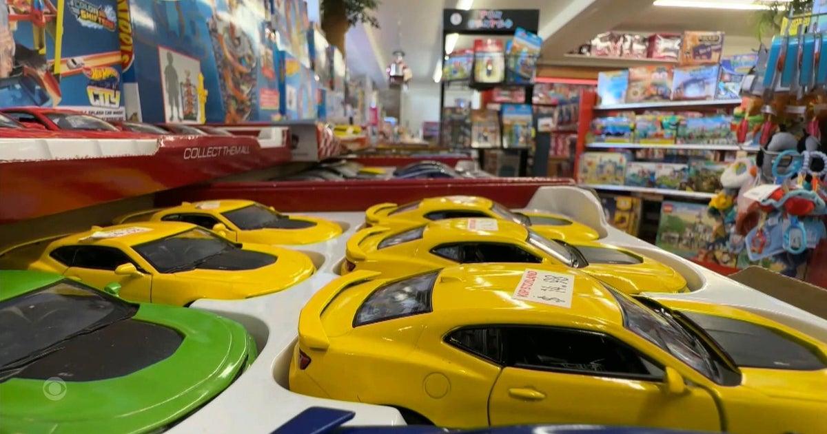 California toy store uses a unique edict to bring holiday cheer - CBS News