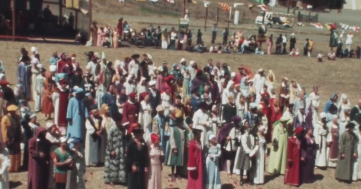 1975: Church of Synanon cult mass wedding - CBS San Francisco