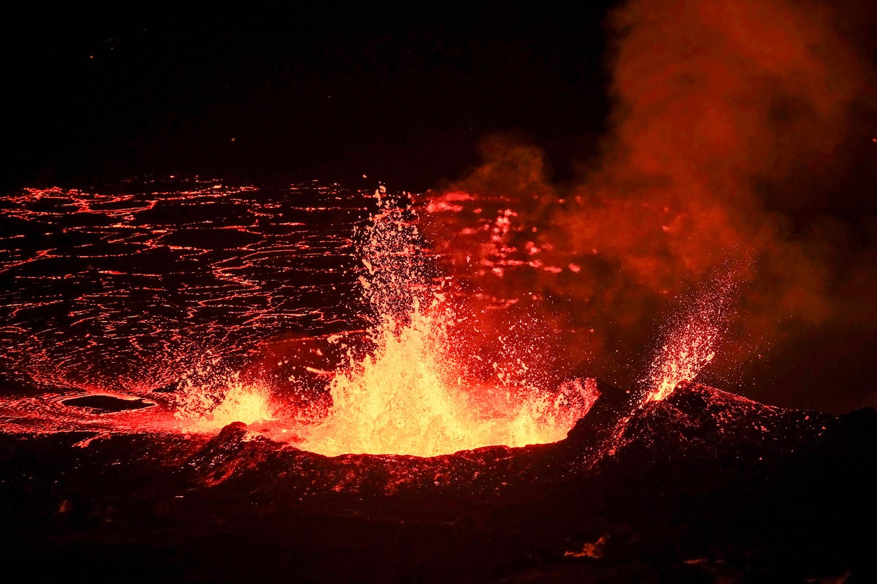 Photos of Iceland volcano eruption show lava fountains, miles-long ...
