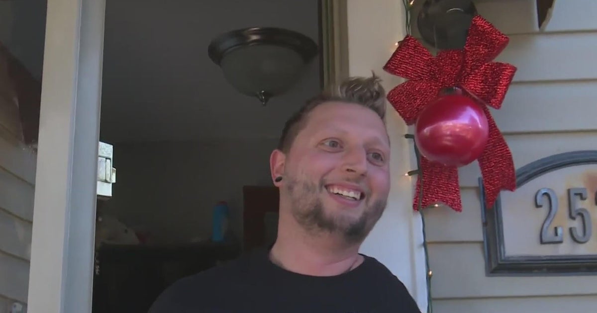 Suburban father with cancer surprised with family trip to Disney World ...