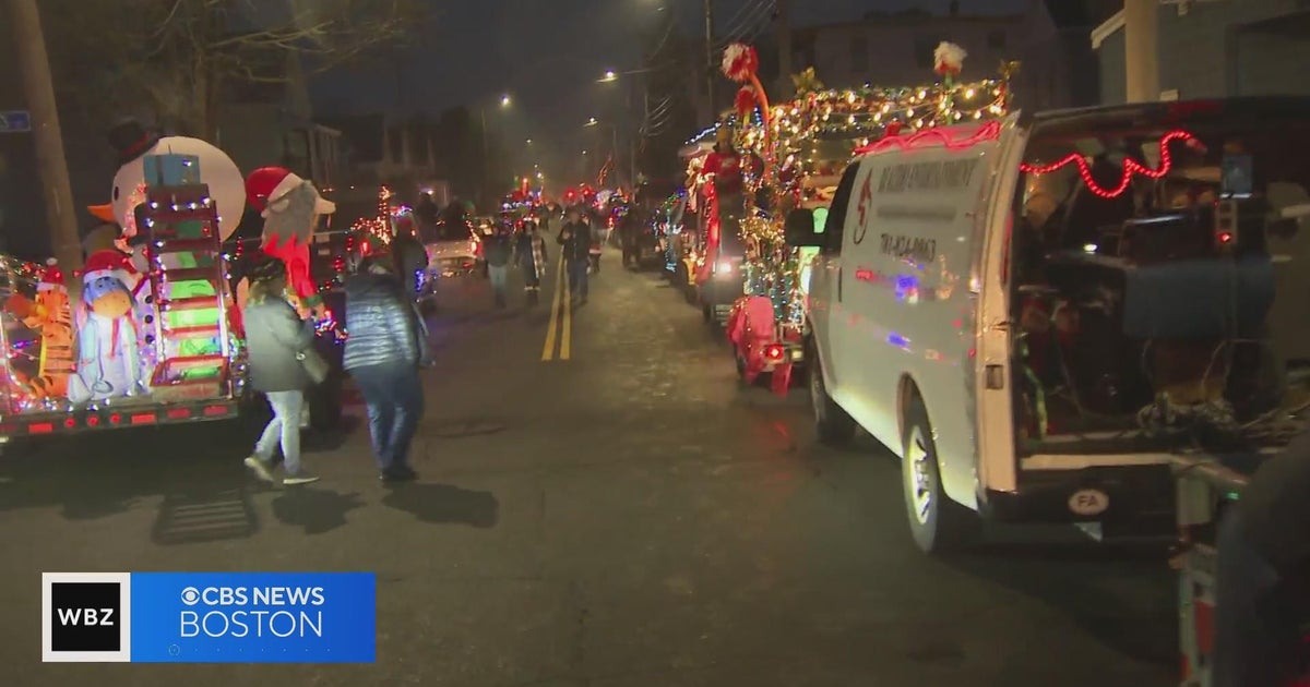 Lynn hosts annual Christmas Eve parade - CBS Boston