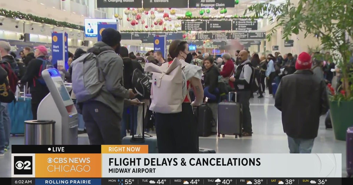 Christmas Day flight delays, cancellations at Chicago airports - CBS ...