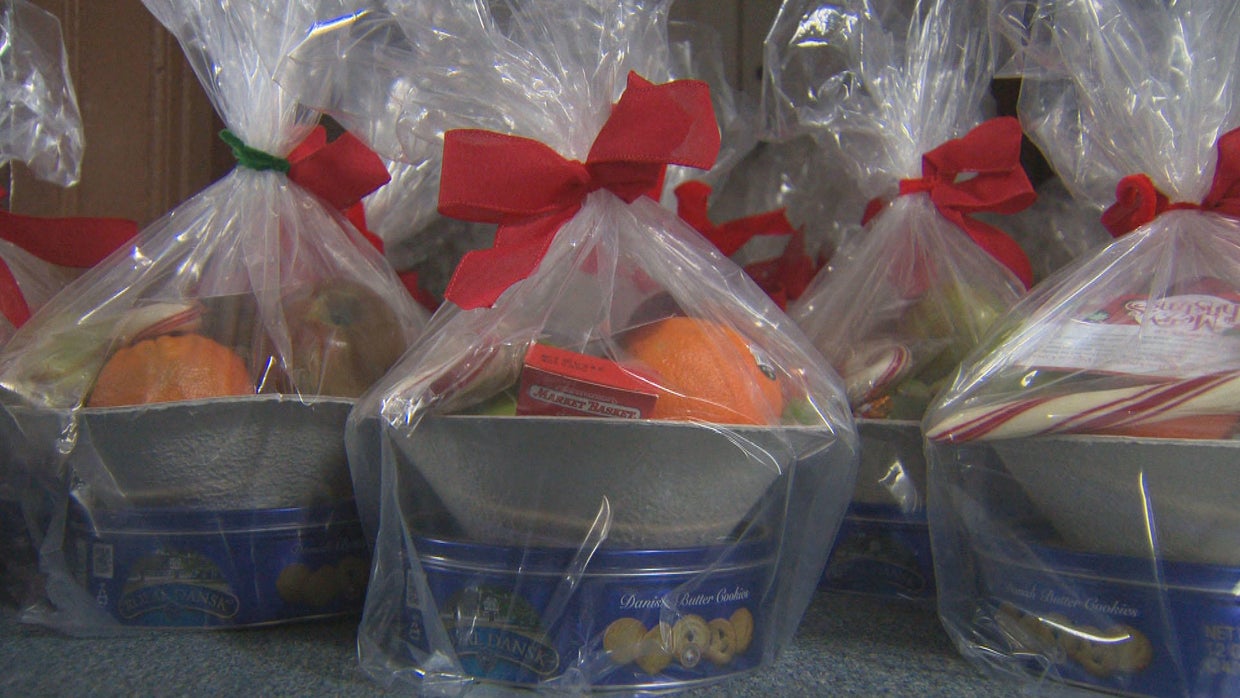 Christmas basket delivery is a 125-year-old tradition in Rockport - CBS ...