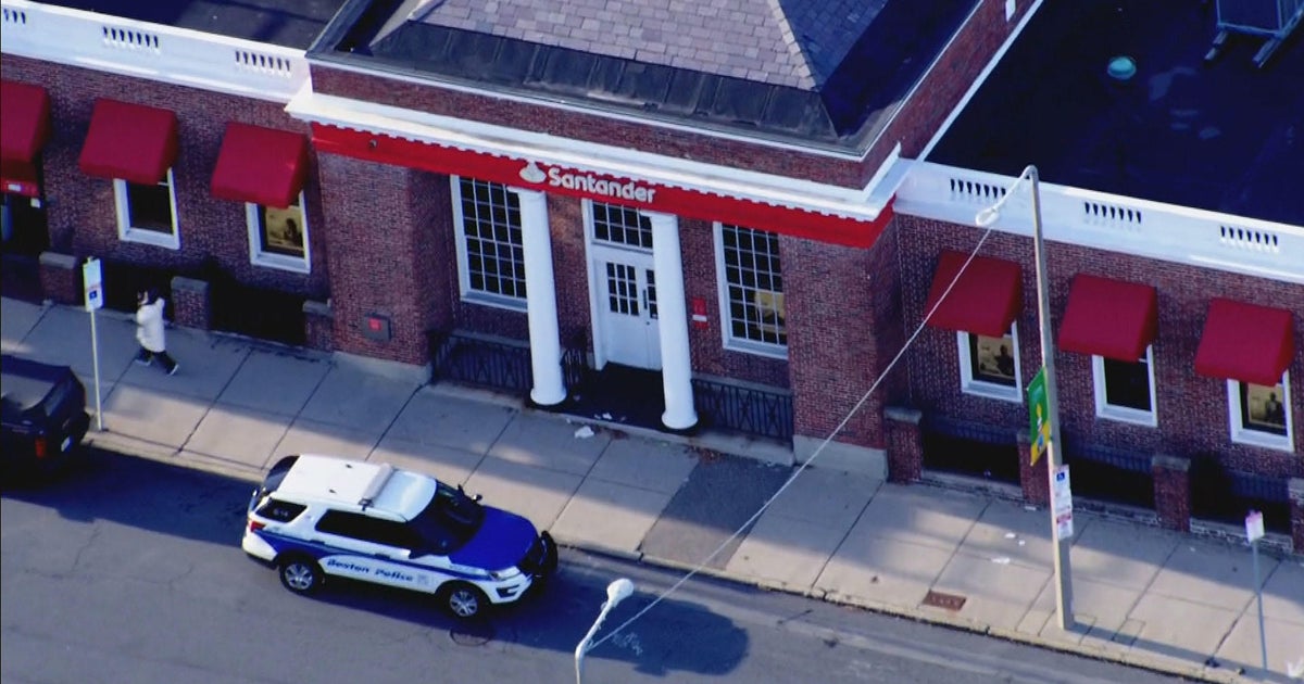 Brighton bank robbed by man claiming to have gun - CBS Boston
