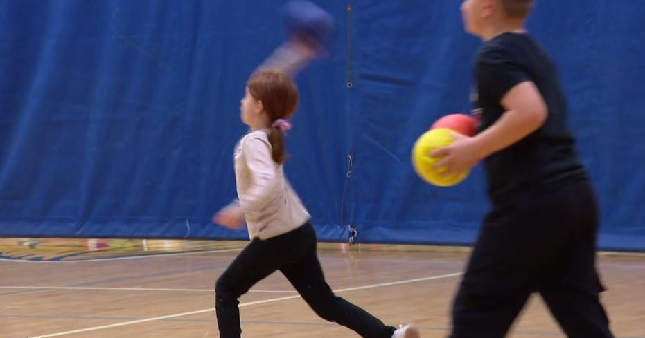 Chicago kids play in annual holiday dodgeball tournament - CBS Chicago