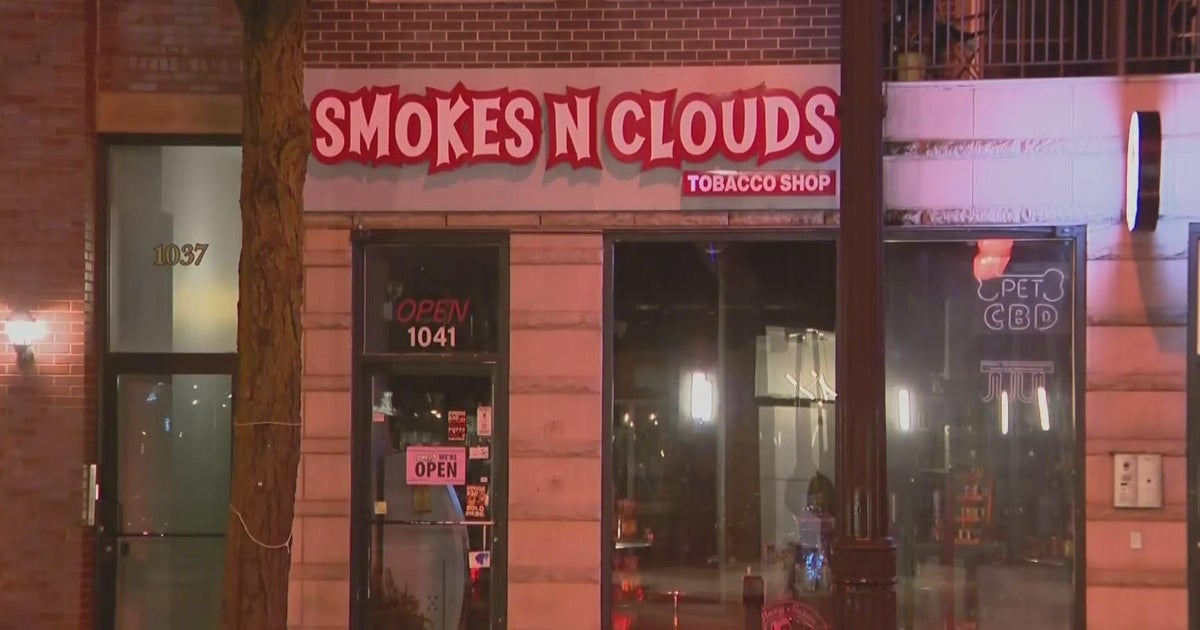 Thieves rob smoke shop on Near West Side - CBS Chicago
