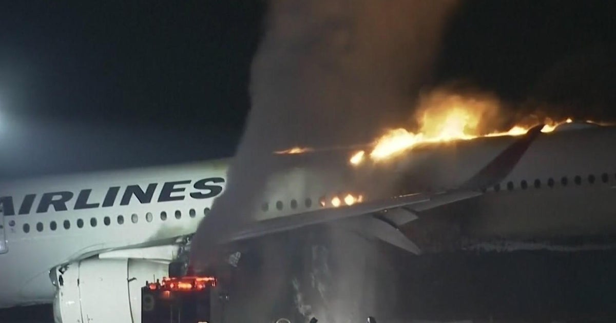 Fiery plane crash at Tokyo's Haneda Airport kills 5 Coast Guard crew ...