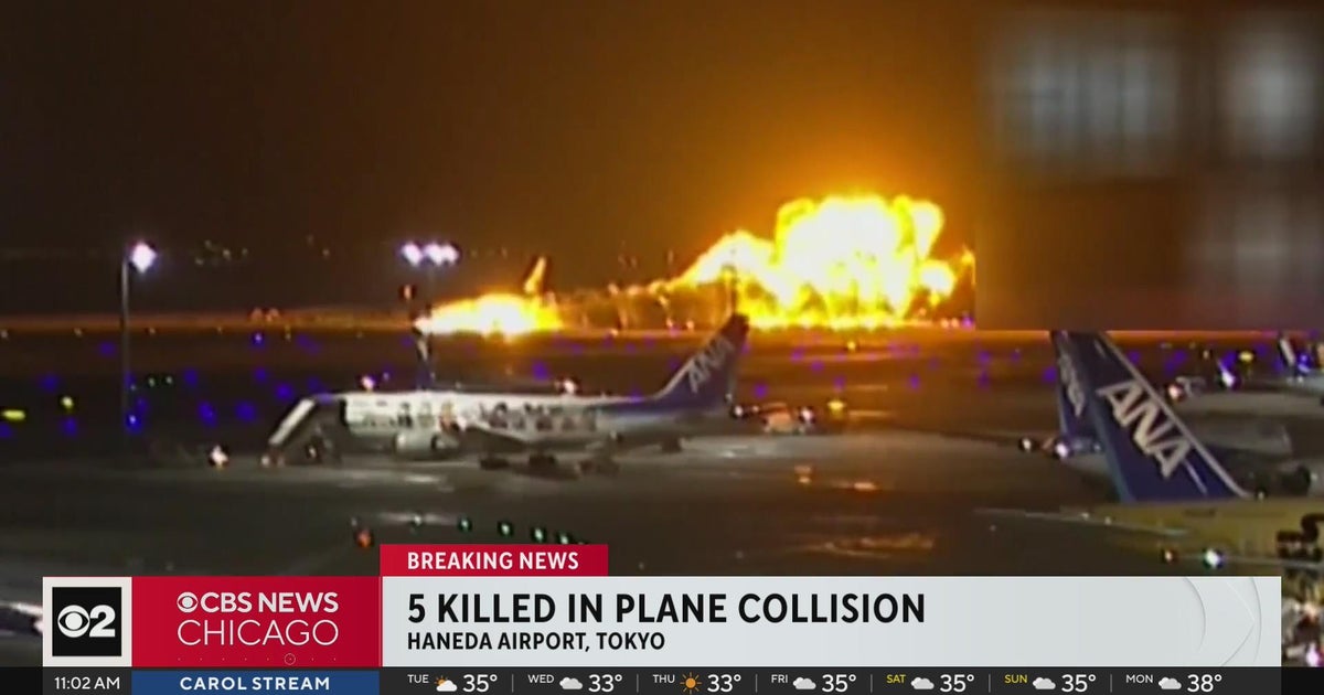 5 dead, hundreds evacuated after fiery plane crash in Tokyo - CBS Chicago
