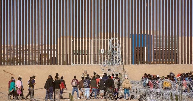 Arizona mayor on the crisis at the southern border - CBS News